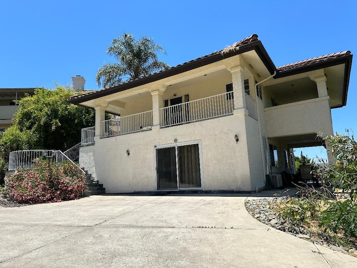 Entire Guest House 3 Bed /2 Bath - Escondido, CA
