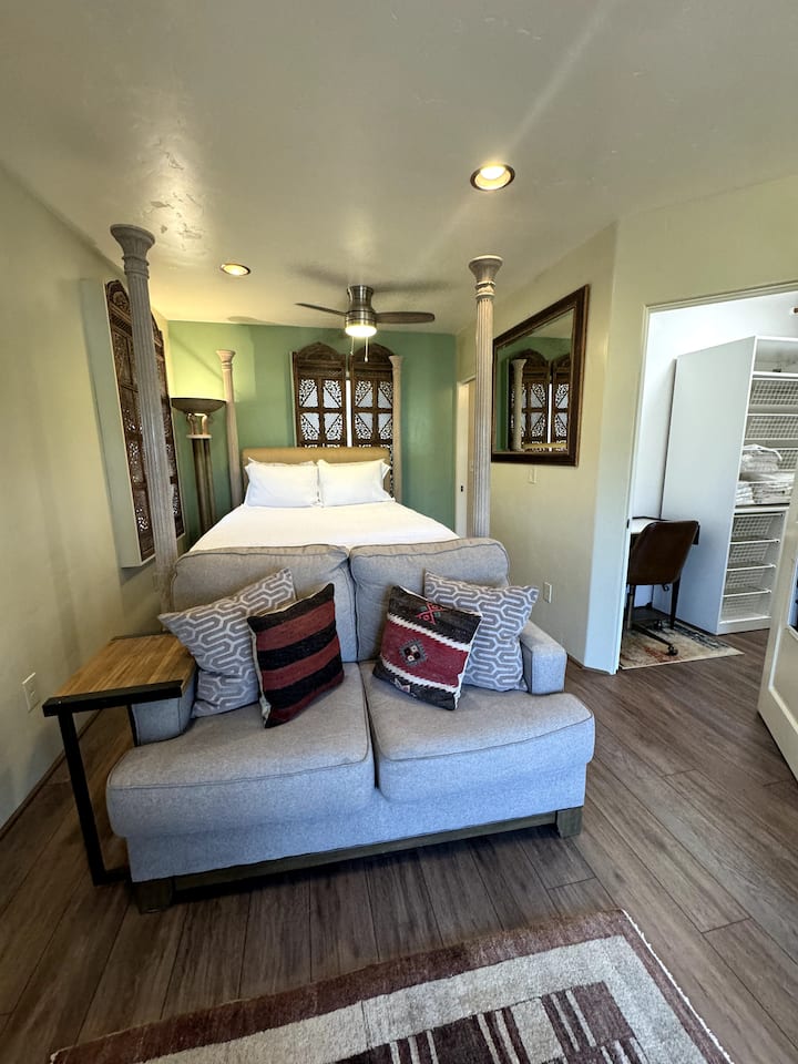 Charming Studio Close To Downtown With Large Patio - Californië