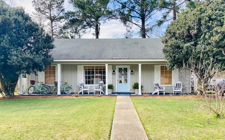 Quaint Cottage 8 Blocks To Town! 3 Bed/2 Bath - Fairhope, AL