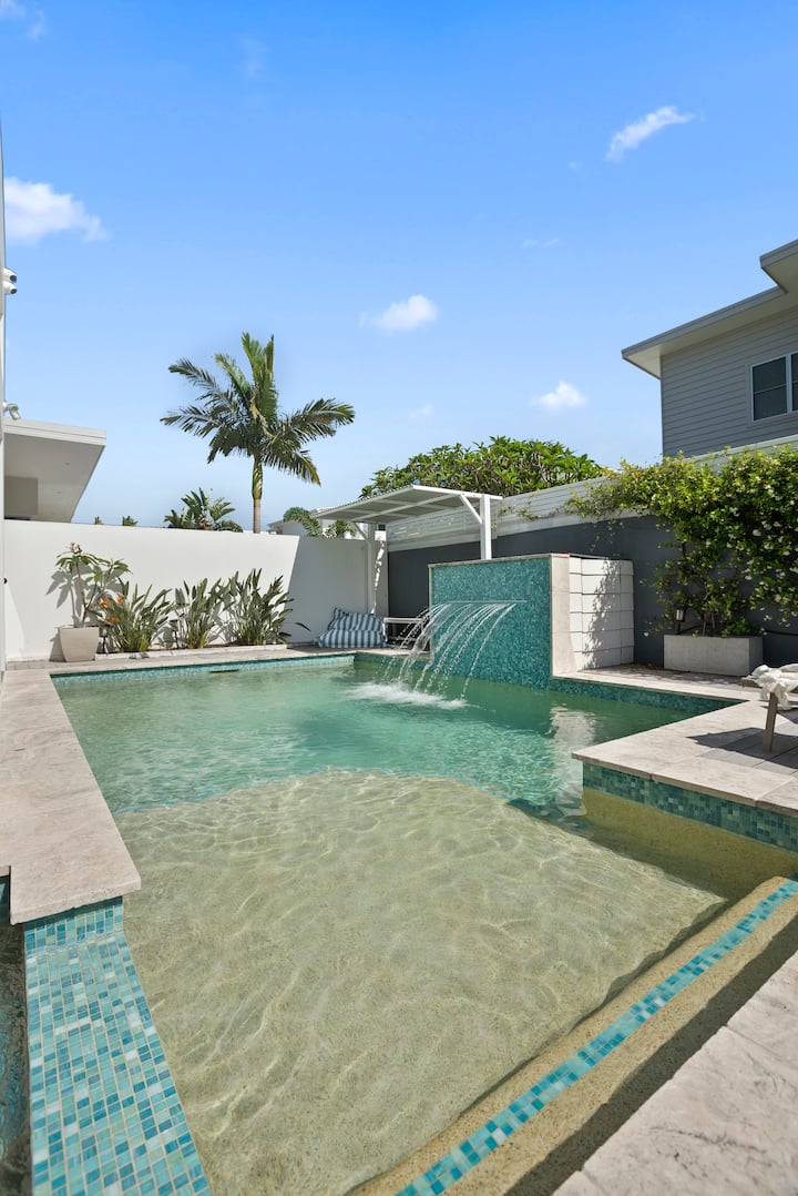 5 Bedroom Beach House - Walk To The Beach - Kingscliff