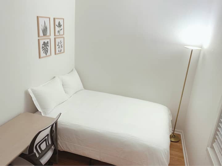 2br Sunnyside Apt Near 7 Train 40th/46th Station - Forest Hills - Queens NY