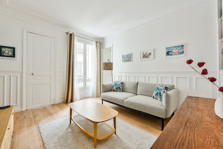 Emplacement Idéal! Au Pied Du Métro Charles Michel - Paris