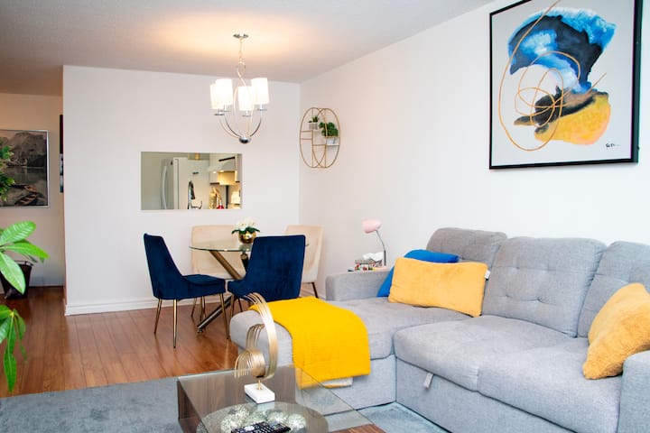 Stylish Condo | Free Parking | Gym | Office Space - Toronto