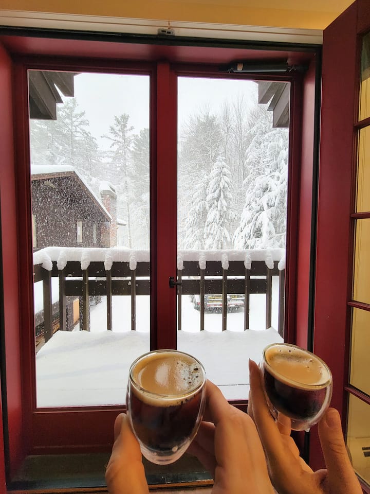 Stratton Mountain Getaway: Hot Tub, Firepit & Pond - Bromley Mountain, VT