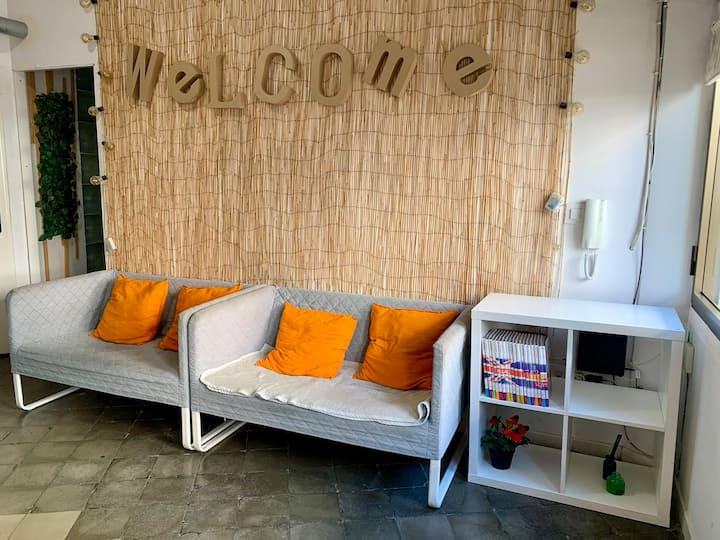 Habitación >Privada< Triple (3) En Hostal - Madrid