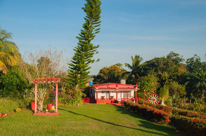 Villa La Esperanza 2: Al Pie De La Montaña - Cuba