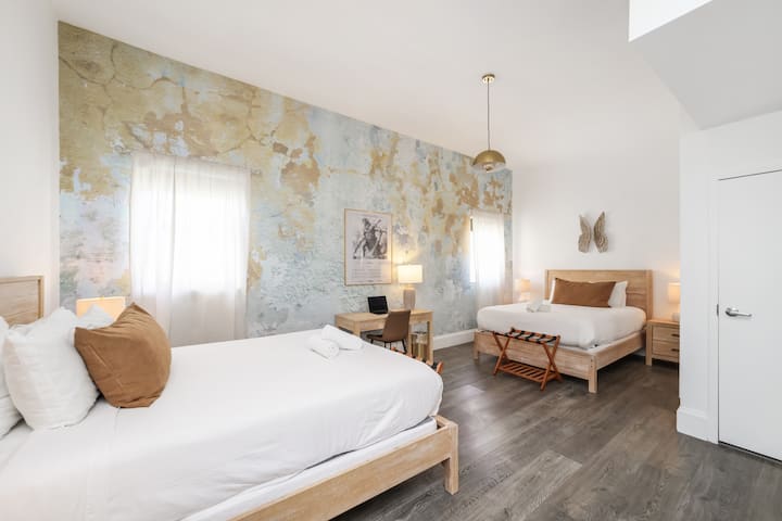 At Mine | South Beach Suite With Parking - Miami Beach, FL