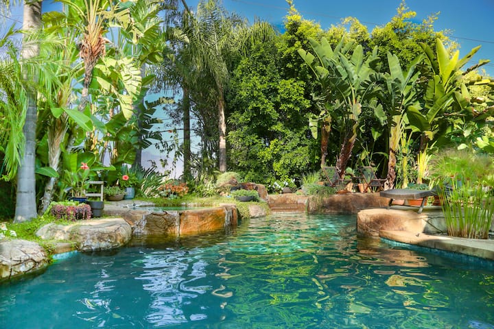 Lush Garden Hideaway & Pool – A Rare Pasadena Gem - Pasadena, CA