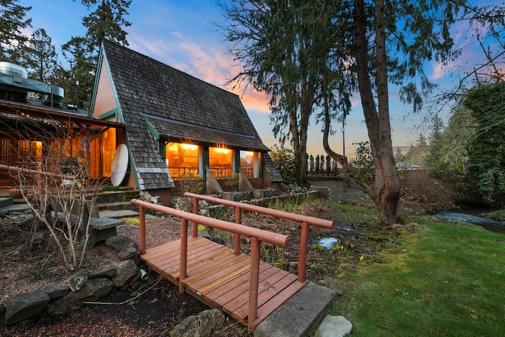 Hot Tub, Magical Forest Grounds At Robinhood Suite - Hoodsport, WA