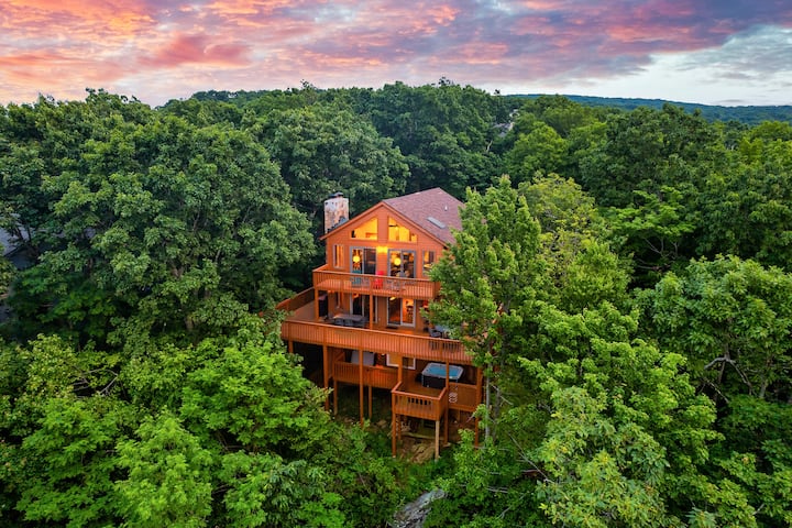 Amazing Views! Pool • Hot Tub • Grill • Game Room - Wintergreen Resort, VA