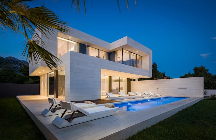 5-star Villa Calma I W. Pool, Jacuzzi, Sea & Palms - Starigrad-Paklenica