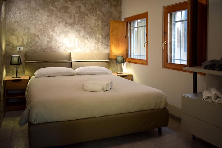 Easy To Reach And Comfortable/platform 1 Apartment - Venice