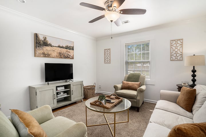 Charming, Cozy 3br/1ba Home Close To Shem Creek! - Mount Pleasant, SC