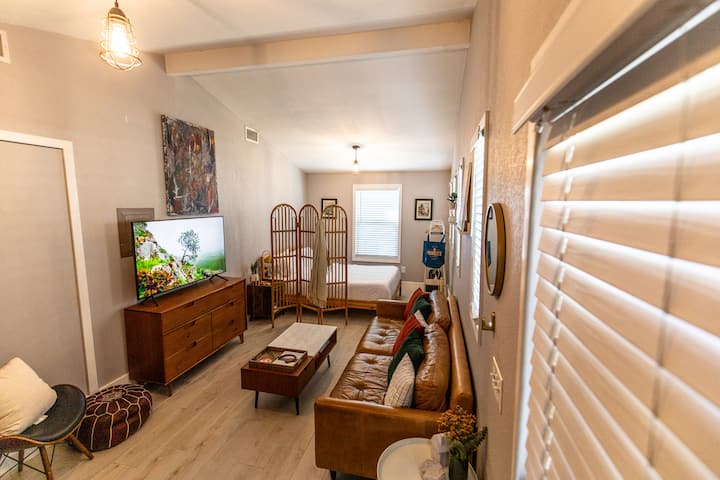 Cozy Studio Retreat – South Austin - Austin, TX
