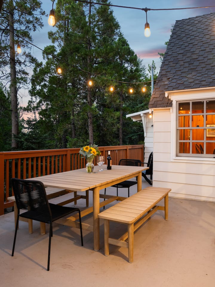 Historic Cabin W/forest Views Walk To Lake+village - Lake Arrowhead, CA