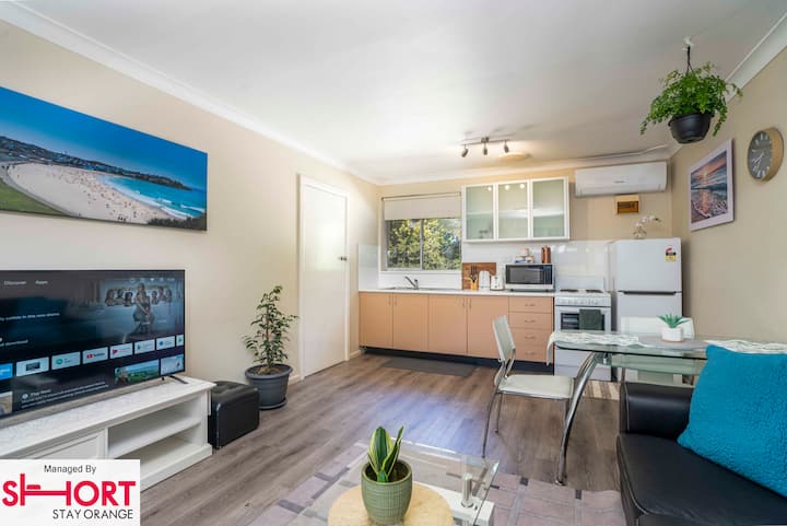 One-bedroom Apartment On Summer | No.4 Near Cbd - Orange