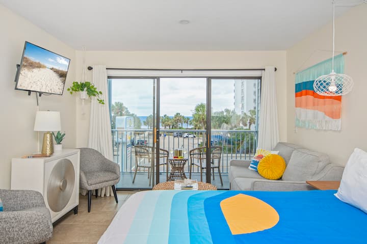 Oceanview Cozy  Couples Oasis Studio Pools Hot Tub - Myrtle Beach, SC