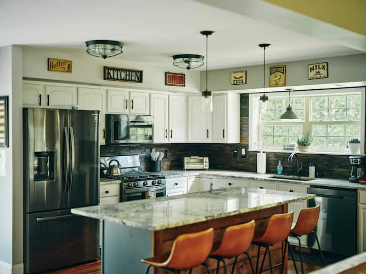 3br 2.5ba Cottage Hot Tub, Ping Pong Nr Skiing! - 開羅