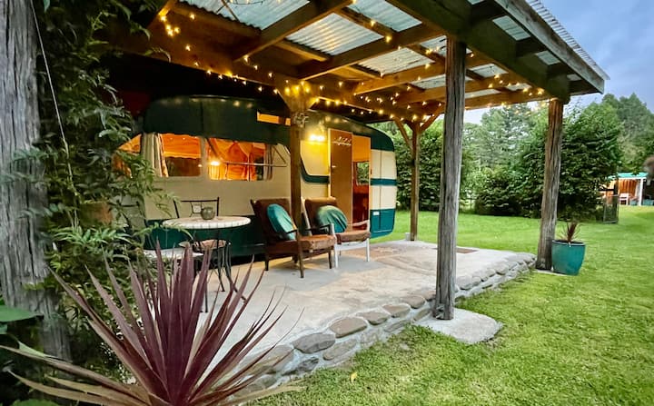 River Song Retreat - Glow Worm Caravan - West Coast