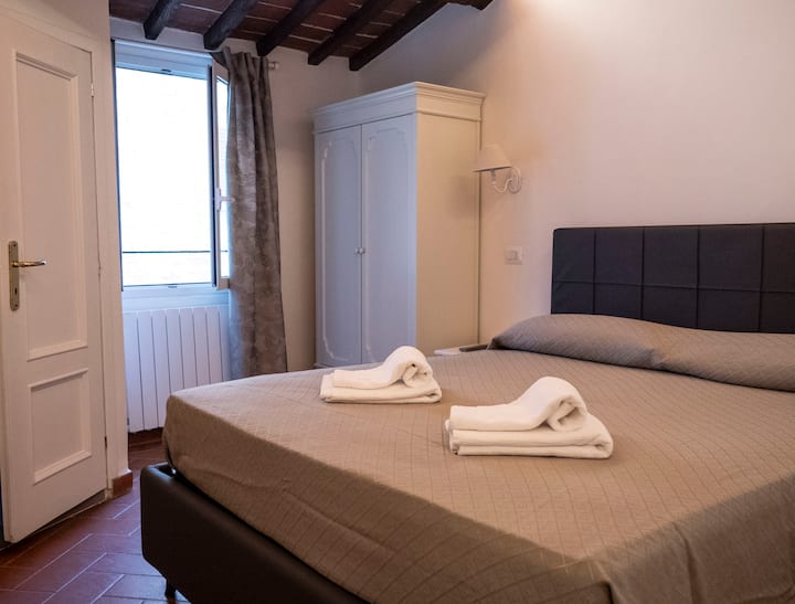 La Cattedrale, A Few Steps From Florence’s Duomo - Florence