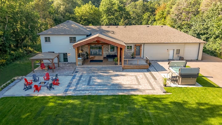 Luxury Estate & Spa | 7 Bedroom | Sleeps 20 - Barrie