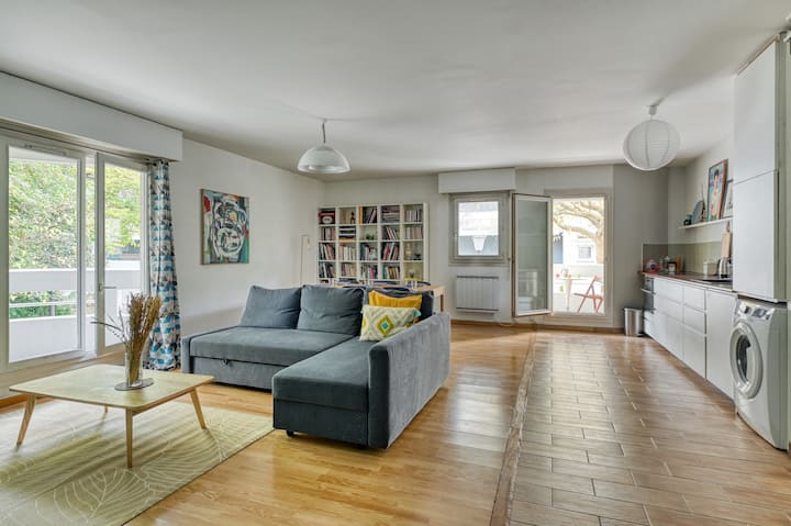 3 Bedroom Apartment With Balconies - Porte de Bagnolet