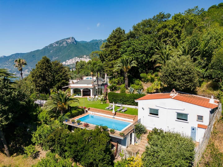 Villa Il Poggio | Pool, Seaview 4 Suites & Garden - Vietri sul Mare