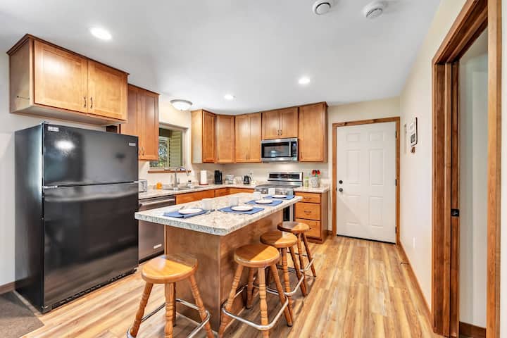 Off-grid Farmstead Retreat. Farm Tour/pet Friendly - Wisconsin