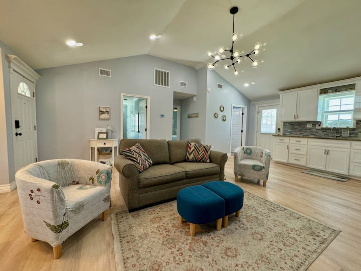 Bay Area Cottage - Corpus Christi, TX