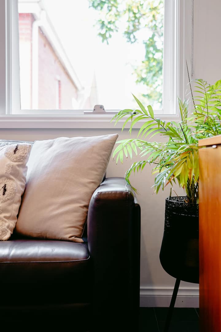 Gorgeous Self-contained Unit In Central Location - Melbourne