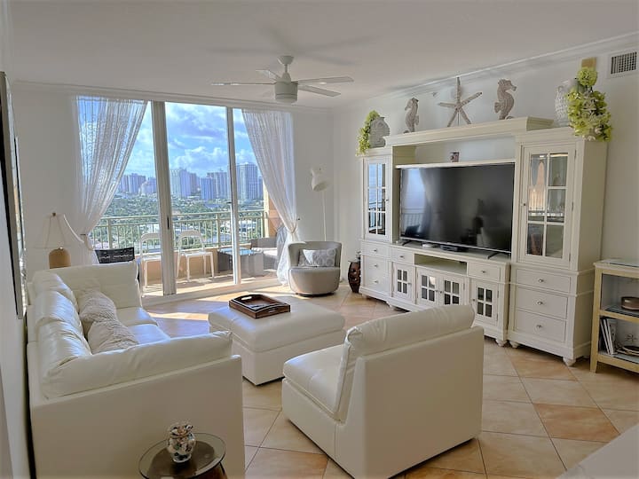 Upscale Penthouse On Sunny Hallandale Beach - Hallandale Beach, FL