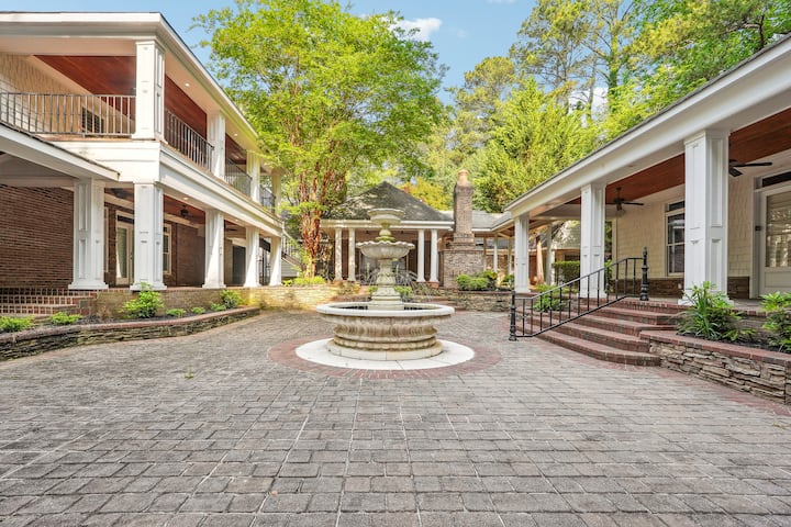 Luxury Mansion W/theme Rooms! Create Memories! - Roswell, GA