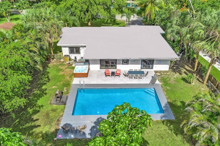 Plantation Oasis 5 /3 With Pool - Plantation, FL