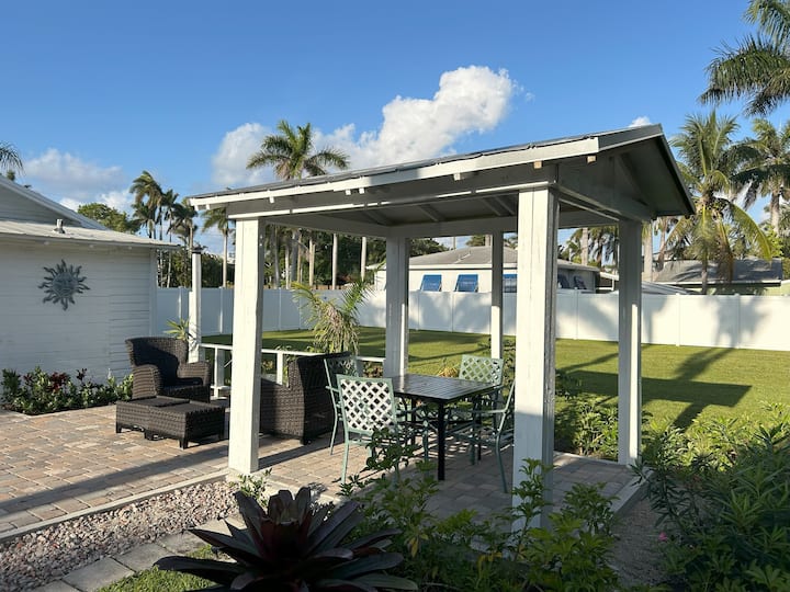 Sea Breeze Cottage - Boynton Beach, FL