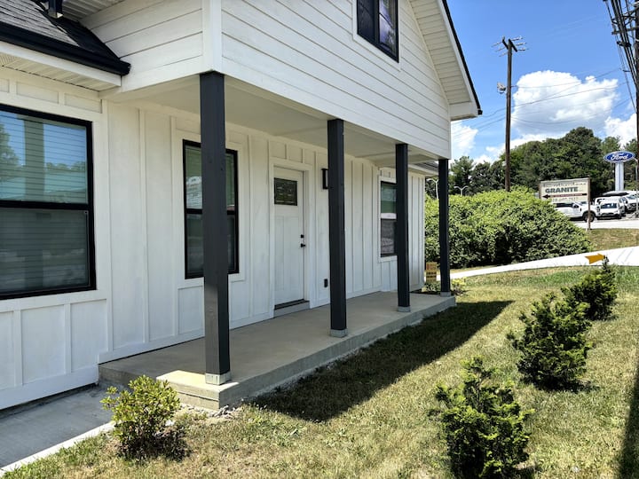 Cozy House, Close To Downtown - Hendersonville, NC