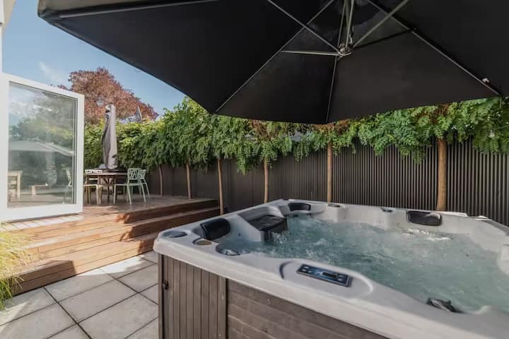 Somerfield Statement: Bold 4br House On Barrington - Christchurch