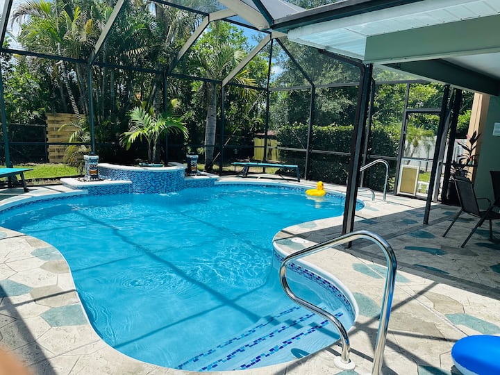 Florida Breeze Pool House (Heated Pool) - Cape Coral, FL