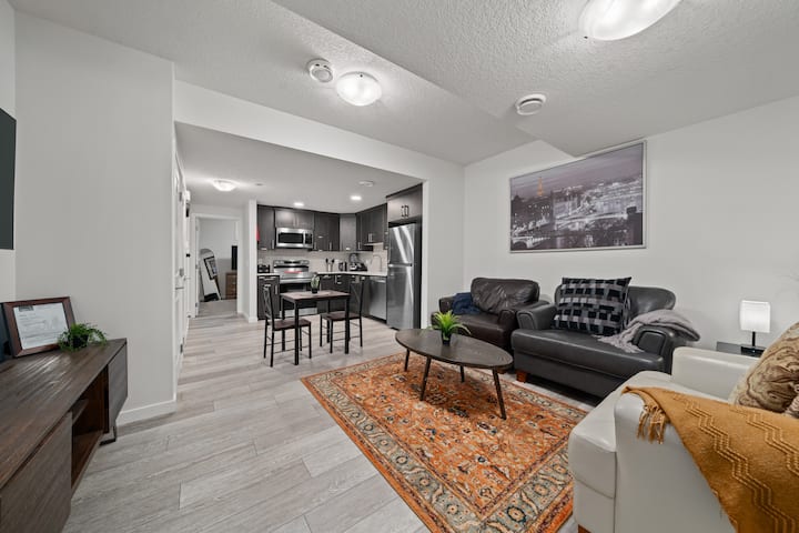 Warm 1 Bed Suite In North Calgary. 15 Mins Frm Yyc - Alberta