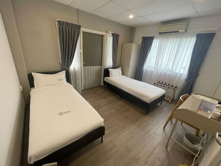 Cosy! Twin Bed W/balcony @Nus (204) - Singapore