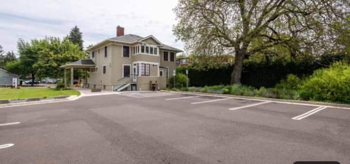 5br Historic Home | King Beds + Gated Parking - Eugene, OR
