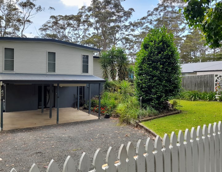 Peace By The River - Spacious Family Retreat - Lake Conjola