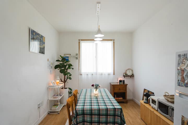 핑크 방2, 화장실2, 거실겸부엌 편의시설완비 감성숙소 - Sokcho-si