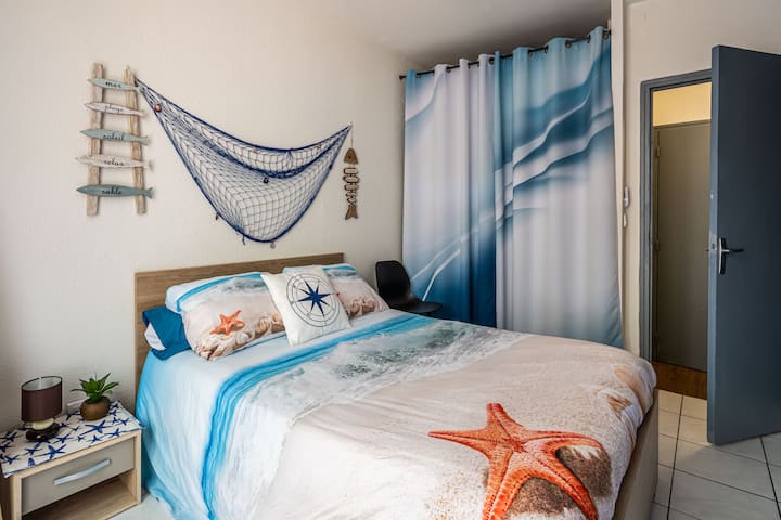 La Cabane Bleue, Location Effet Mer - ibis budget Narbonne Sud A9/A61