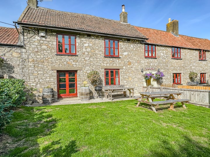 Spacious Dog Friendly Cottage Near The Beach - Weston-super-Mare