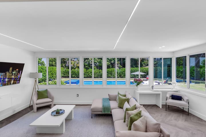 Luxury Stunning Brickell Miami Villa Pool & Spa - Miami, FL