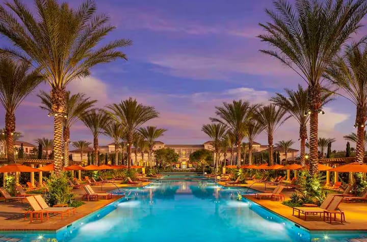 Modern Luxury Oasis / John Wayne Disneyland - Irvine, CA
