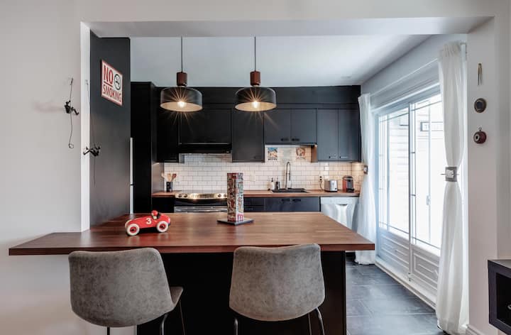 2 Chambres Rénové Dans Le Quartier Le Plus Cool - Montreal