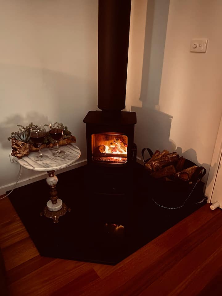 The Beach Hilton
Easy Walk To Shops And Beach - Geelong