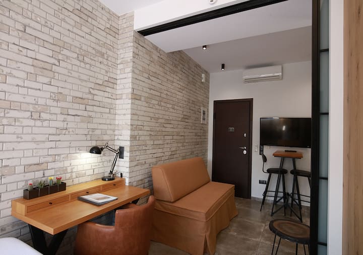 Emily In Athens - Central Design Flat Syntagma - Athens