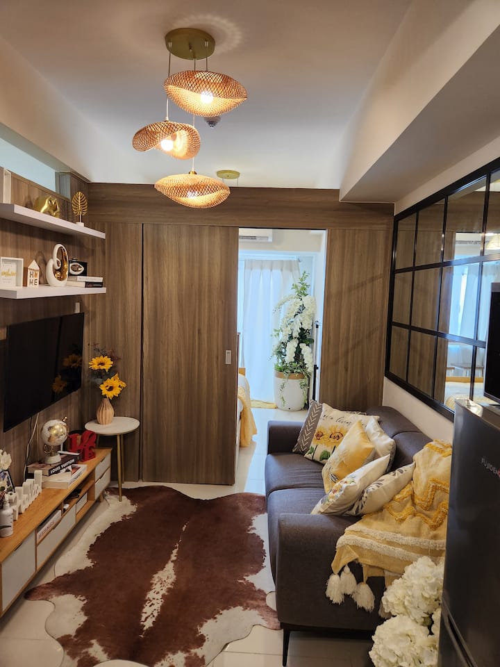 Condo In Pasay: With Nice View Of Makati Skyline. - Manila